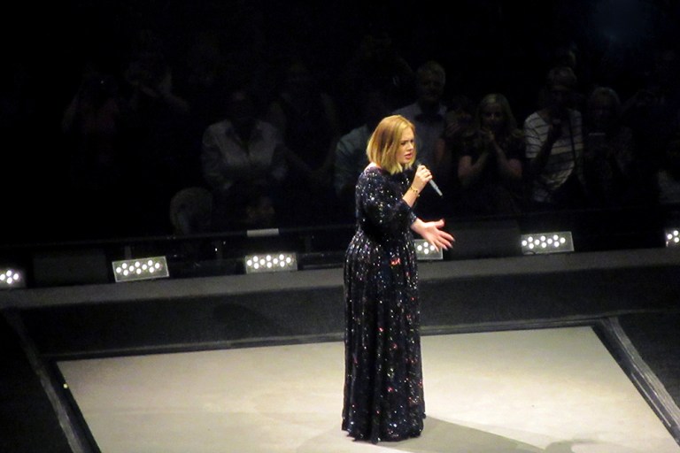 | Concert Review: Adele Says ‘Hello’ to North AmericaThe Hudsucker