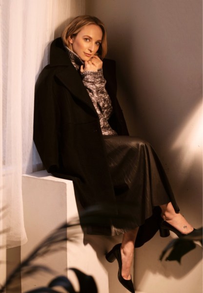 | Actress Annette Reilly Casts Her Spell on ‘Chilling Adventures of ...